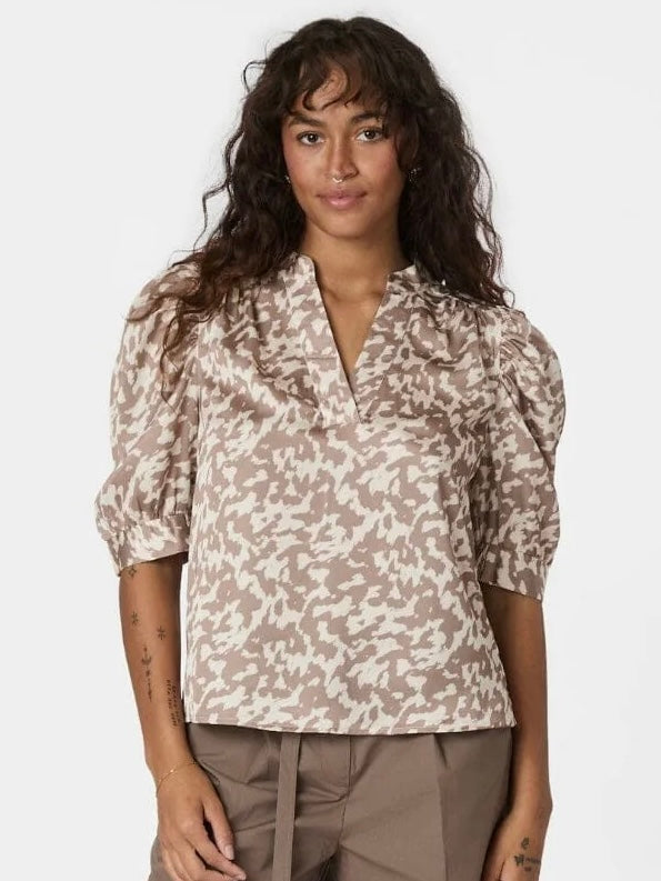 NEO NOIR ROELLA GRAPHIC FADE BLOUSE DARK SAND – Madame Chic
